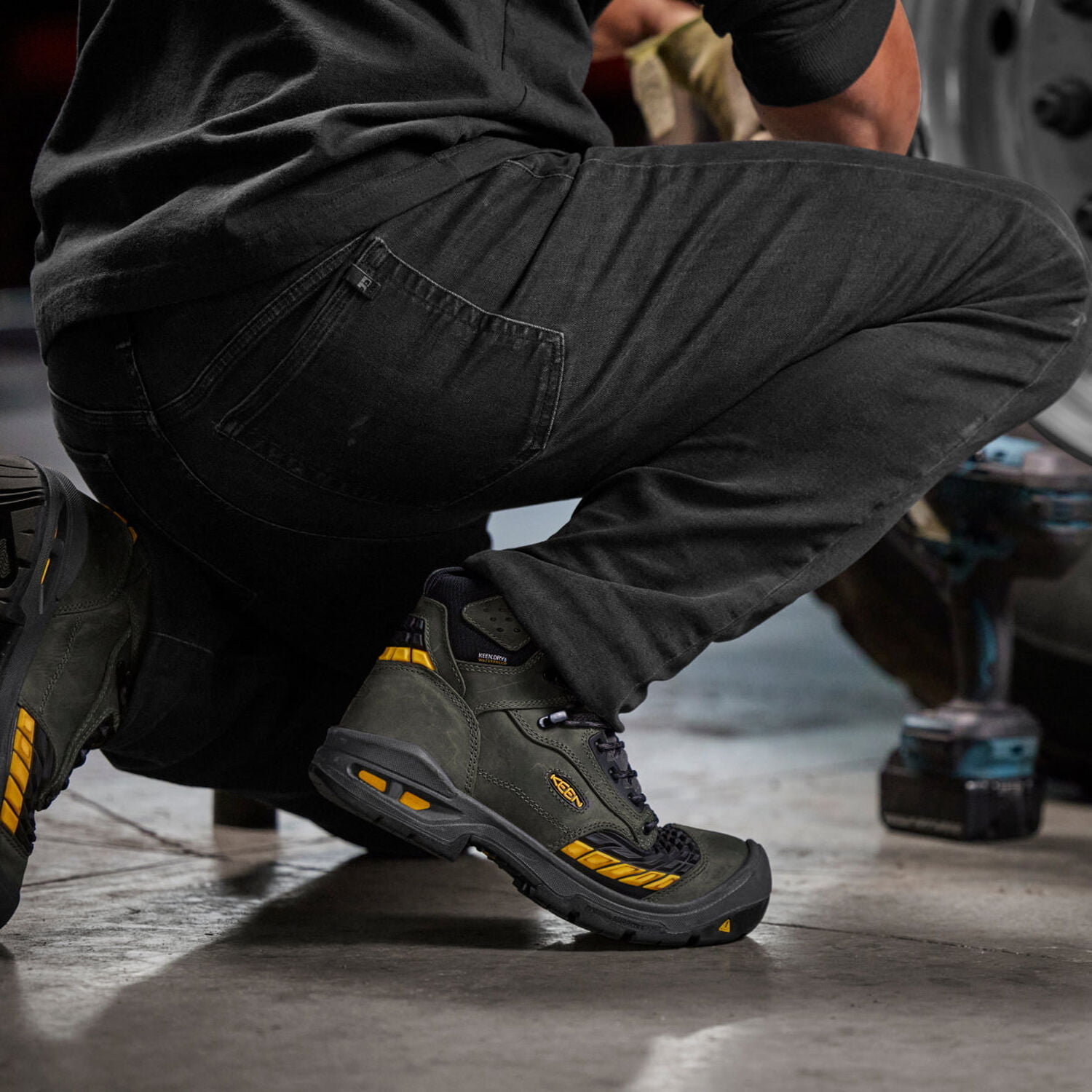 Sepatu Outdoor Populer di Indonesia! - Darahkubiru